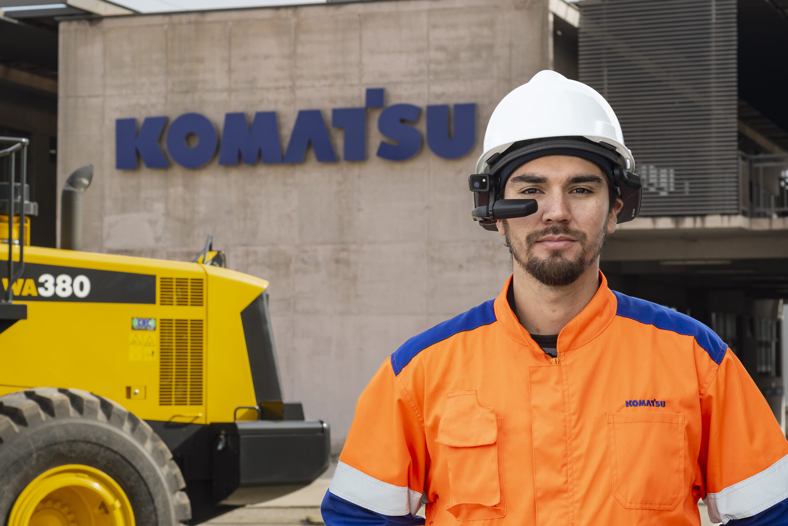 Komatsu lleva el soporte técnico de equipos a un nuevo nivel con Smart Glass - ChileKomatsu Chile