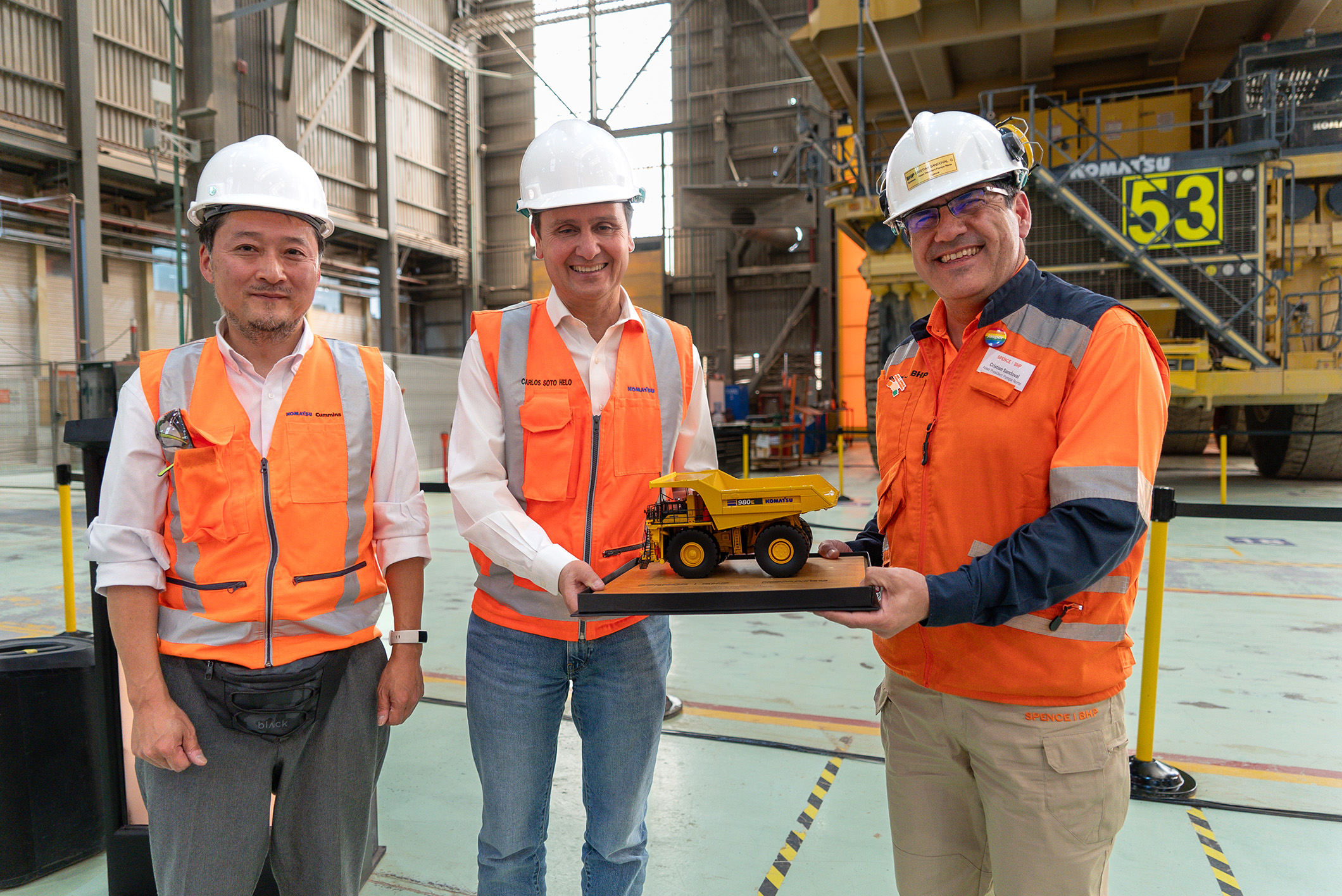 Spence | BHP celebra 3 meses de operación 100% autónoma con visita de ...